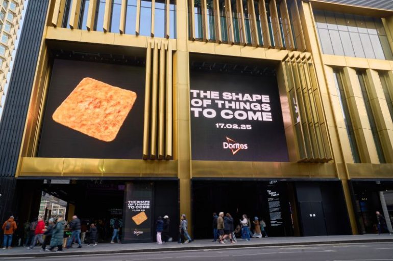 Doritos dévoile des chips carrées en collaboration avec le film ...