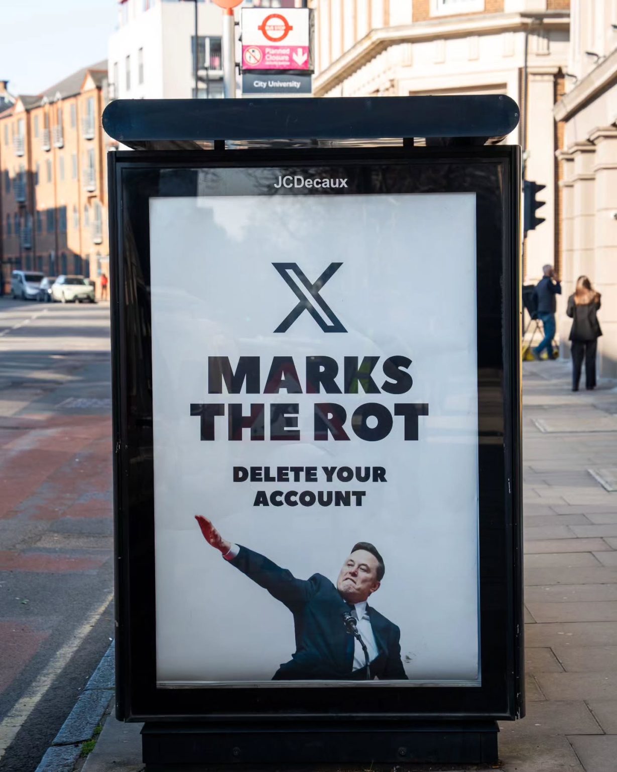 Les affiches 100 % provoc’ (mais créatives) du collectif anti-Elon Musk ...