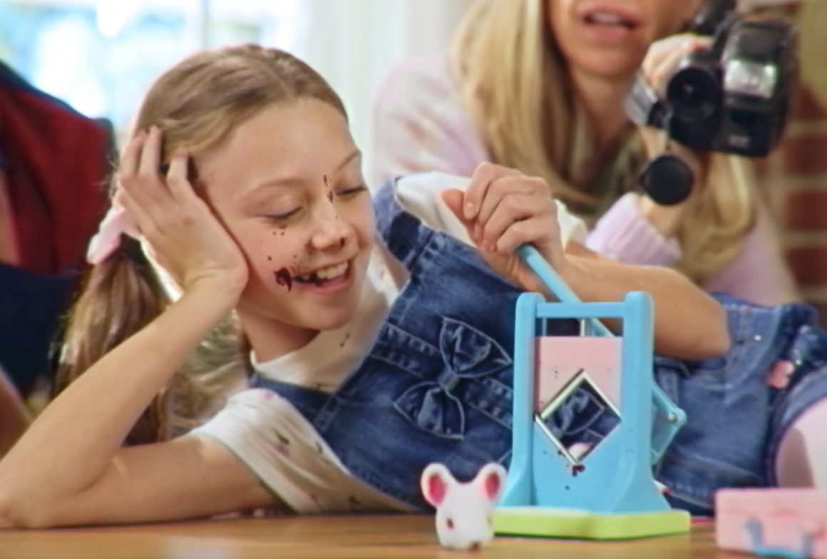 “Mon premier animal de laboratoire” : la campagne choc de PETA qui ...