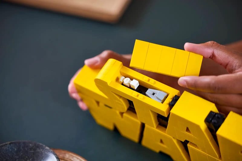 LEGO dévoile un logo Star Wars 3D en briques à construire pour les fans ...