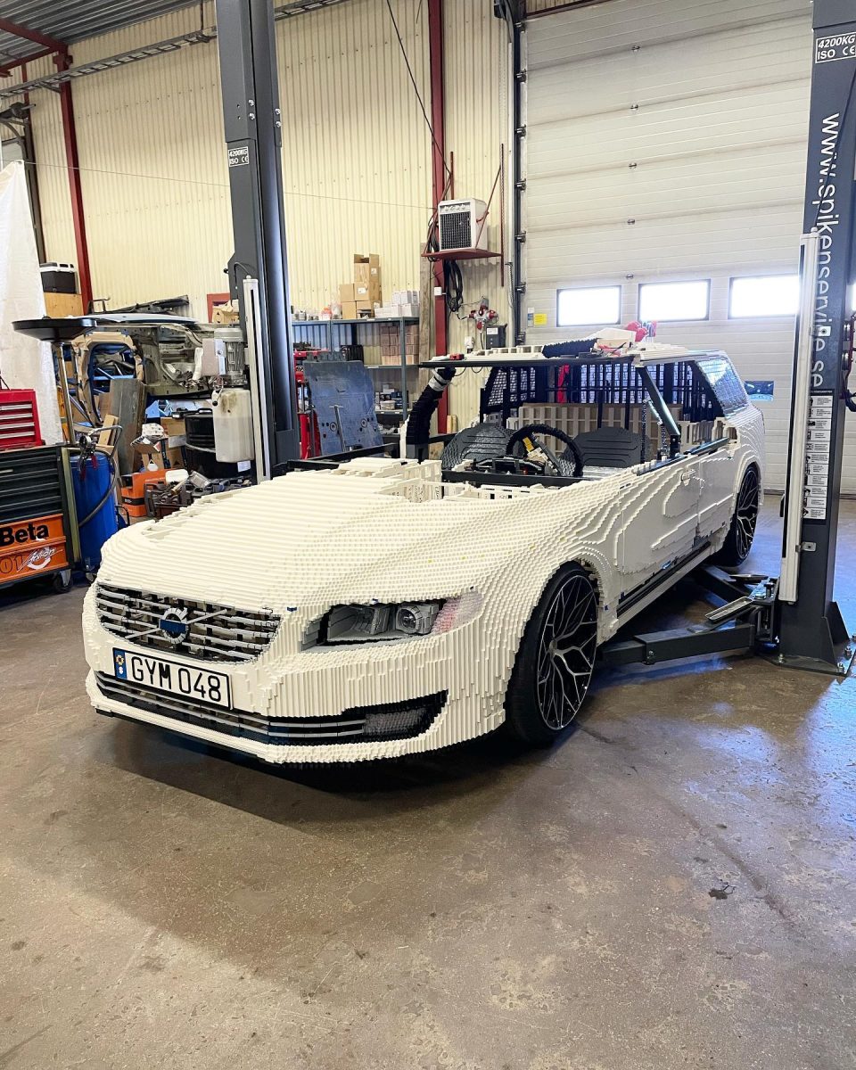 Cette Volvo entièrement faite de 350 000 briques LEGO est 100% ...