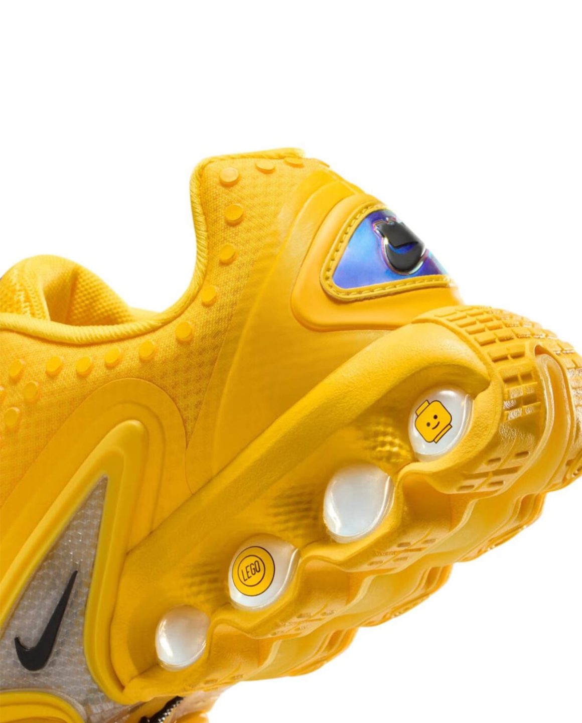 Nike et LEGO dévoilent une paire de sneakers à customiser avec des briques - Creapills