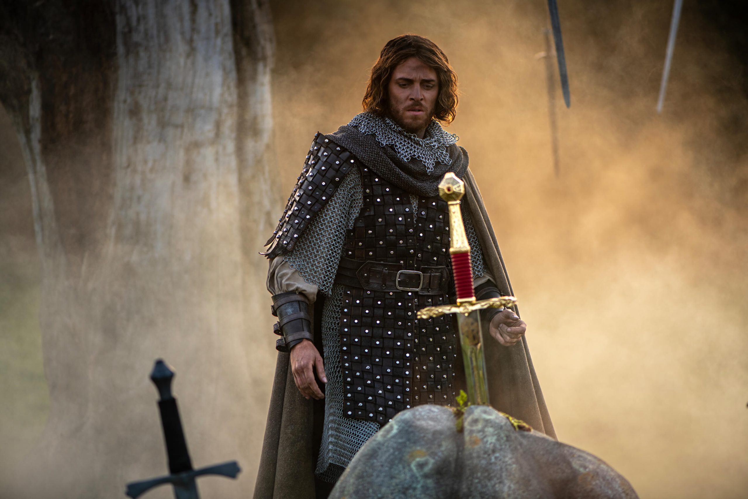 Le Puy du Fou lance une chasse au trésor avec une épée de 250 000 € à ...