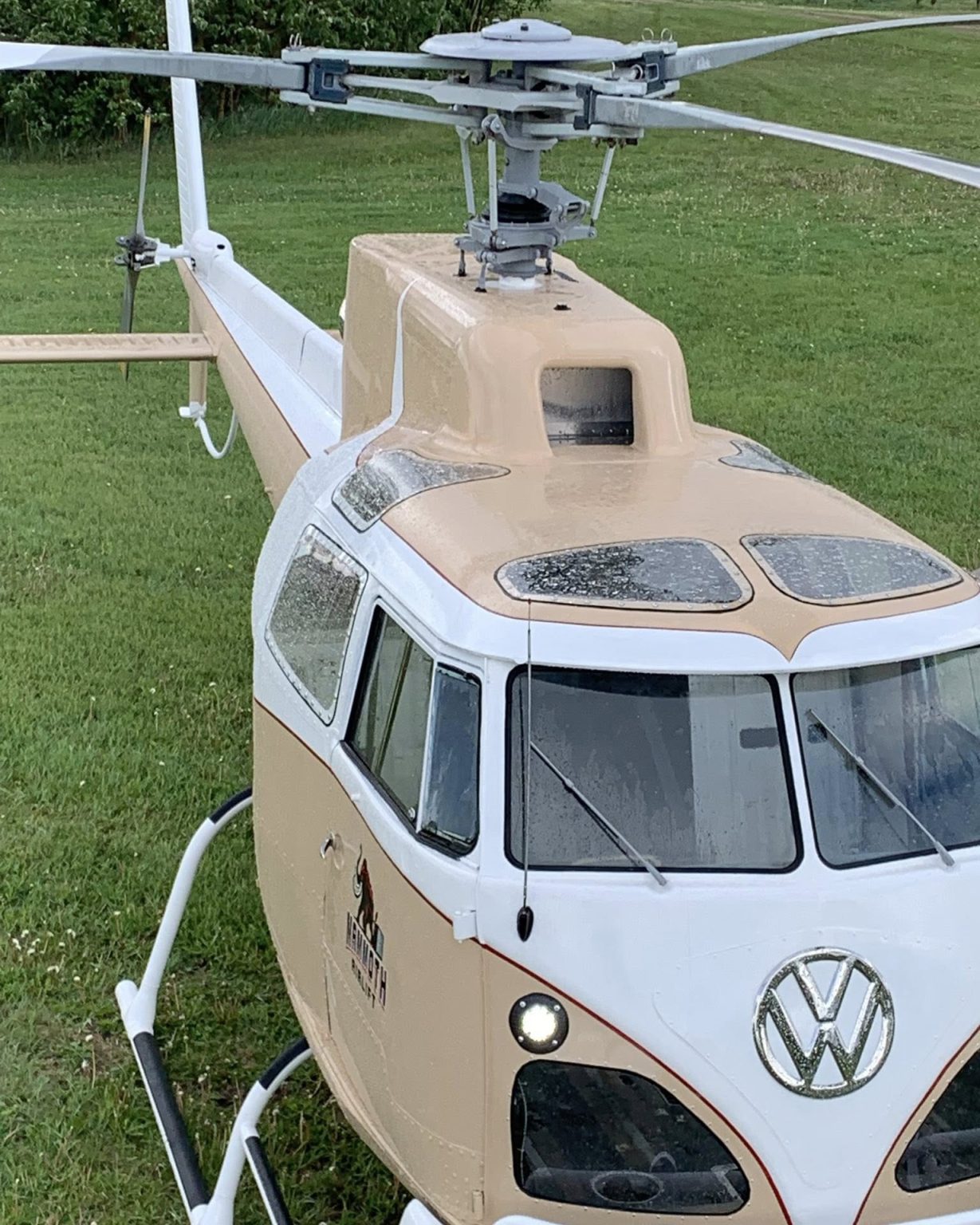 Cet ingénieur canadien transforme un combi Volkswagen... en hélicoptère