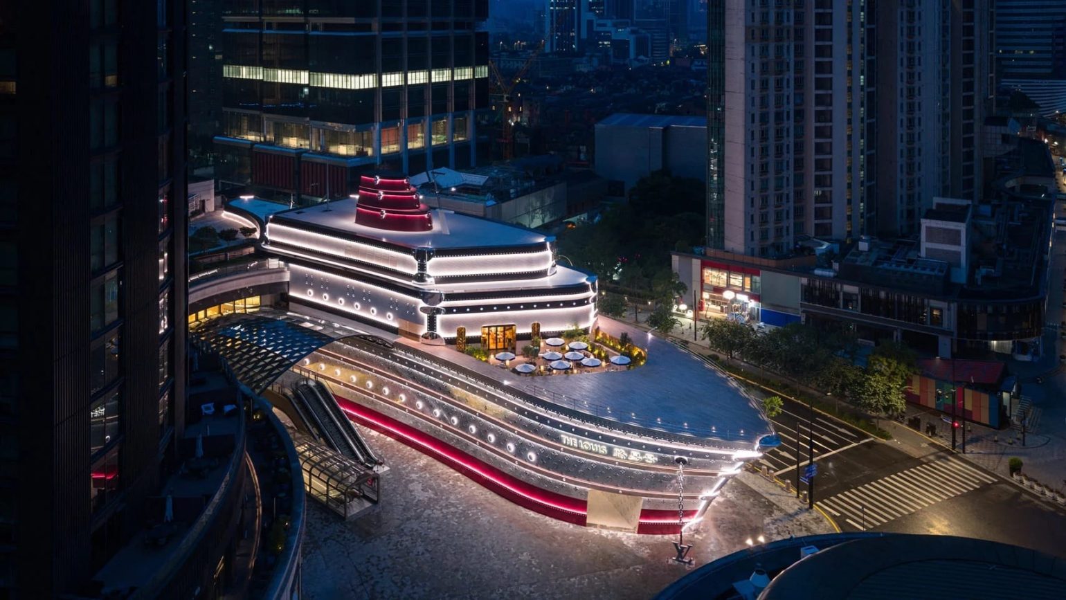 À Shanghai, Louis Vuitton dévoile un paquebot de 1 600 m² entre ...