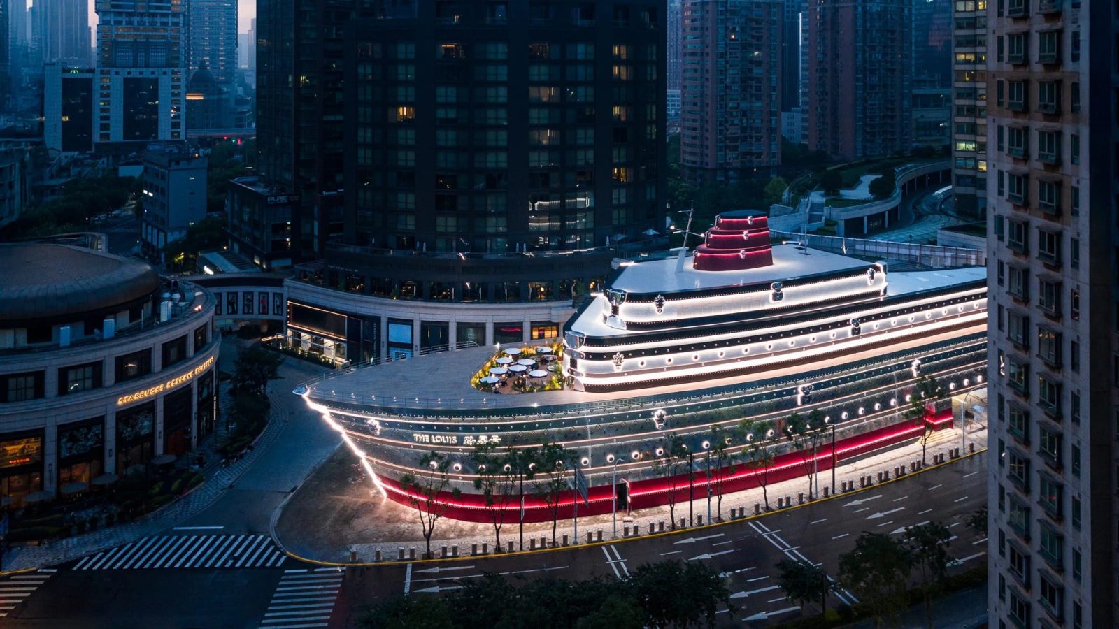 À Shanghai, Louis Vuitton dévoile un paquebot de 1 600 m² entre ...