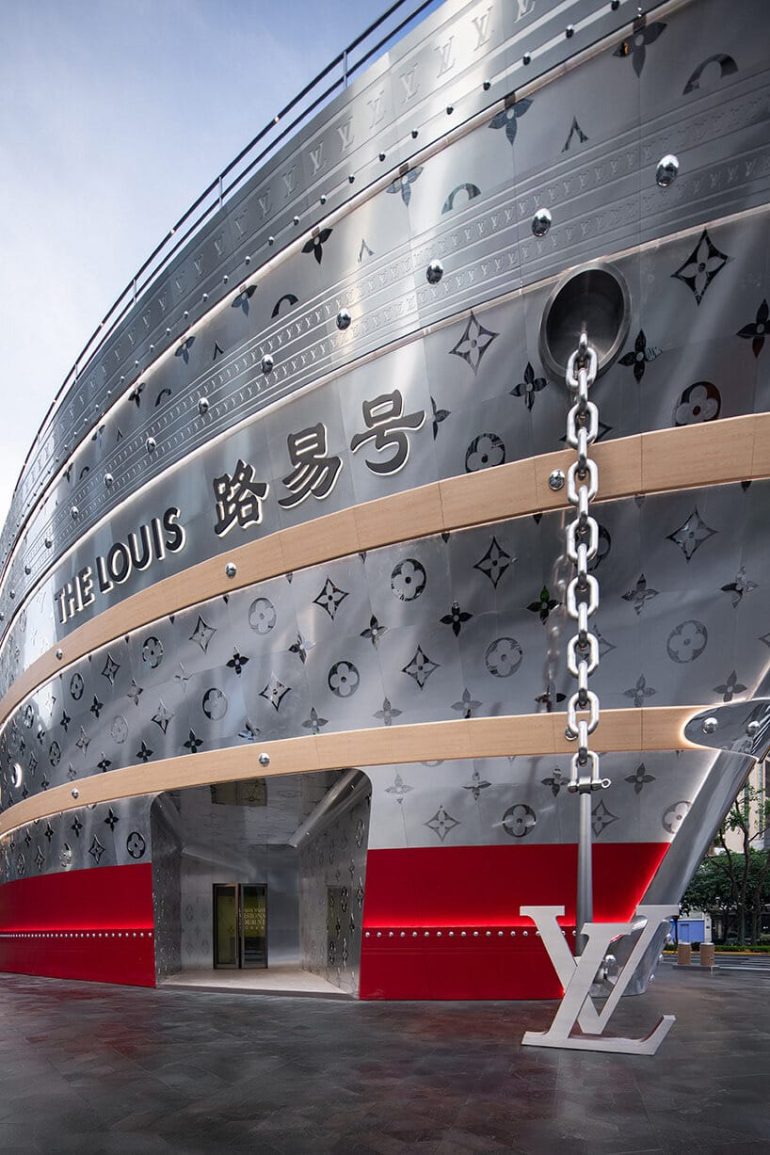 À Shanghai, Louis Vuitton dévoile un paquebot de 1 600 m² entre ...