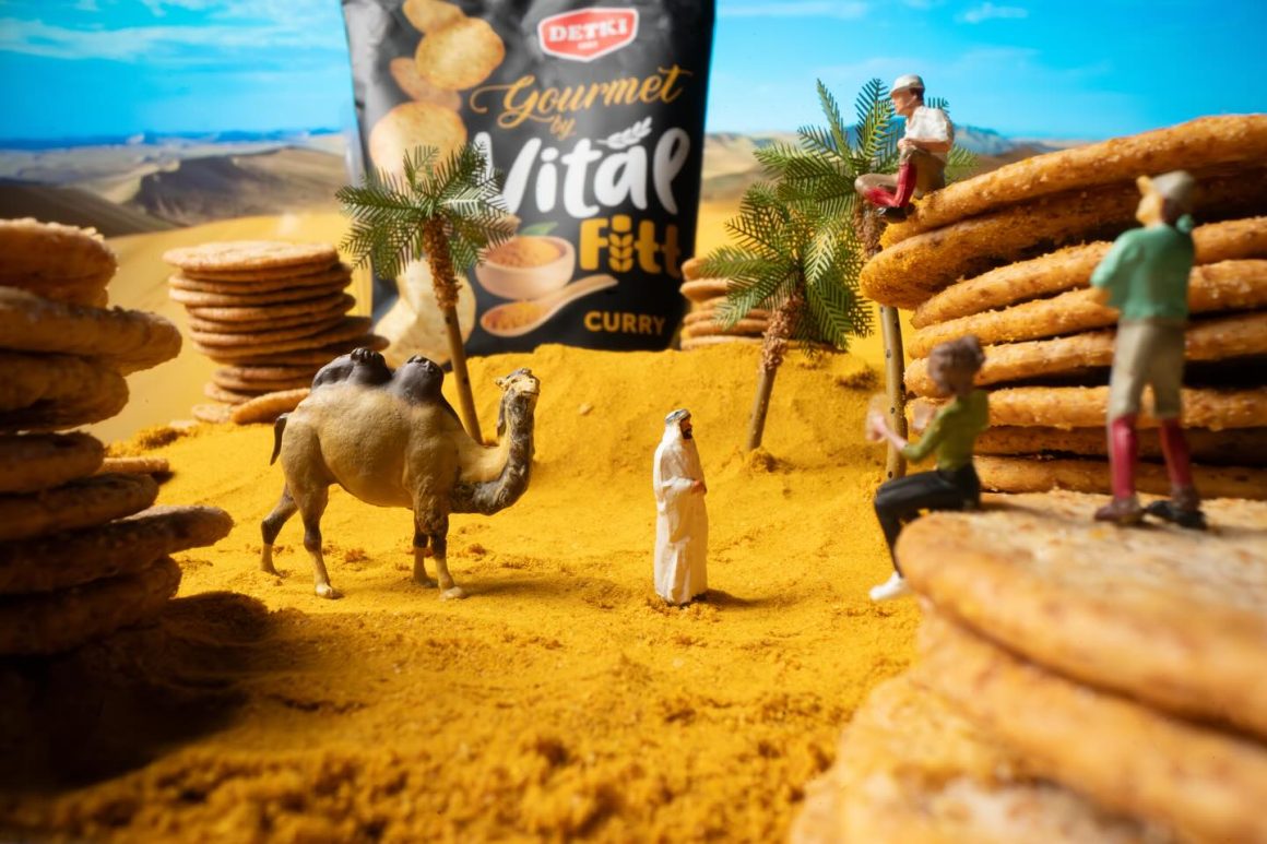 Cet artiste transforme des objets du quotidien en mondes miniatures ...