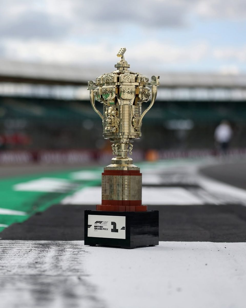 F1 : LEGO remet des trophées en briques aux vainqueurs du Grand Prix de ...