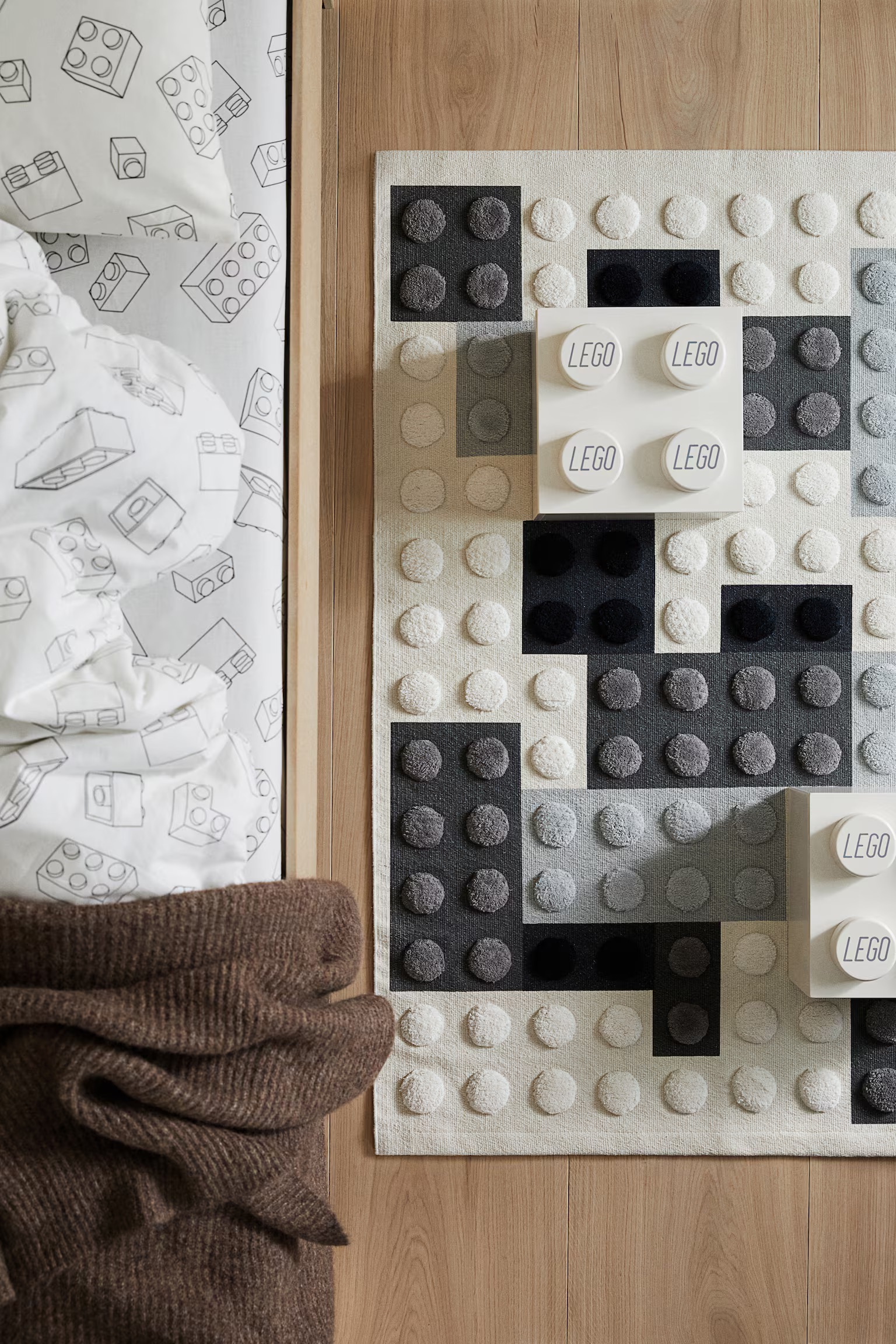 LEGO et H&M collaborent pour dévoiler une collection inédite d ...