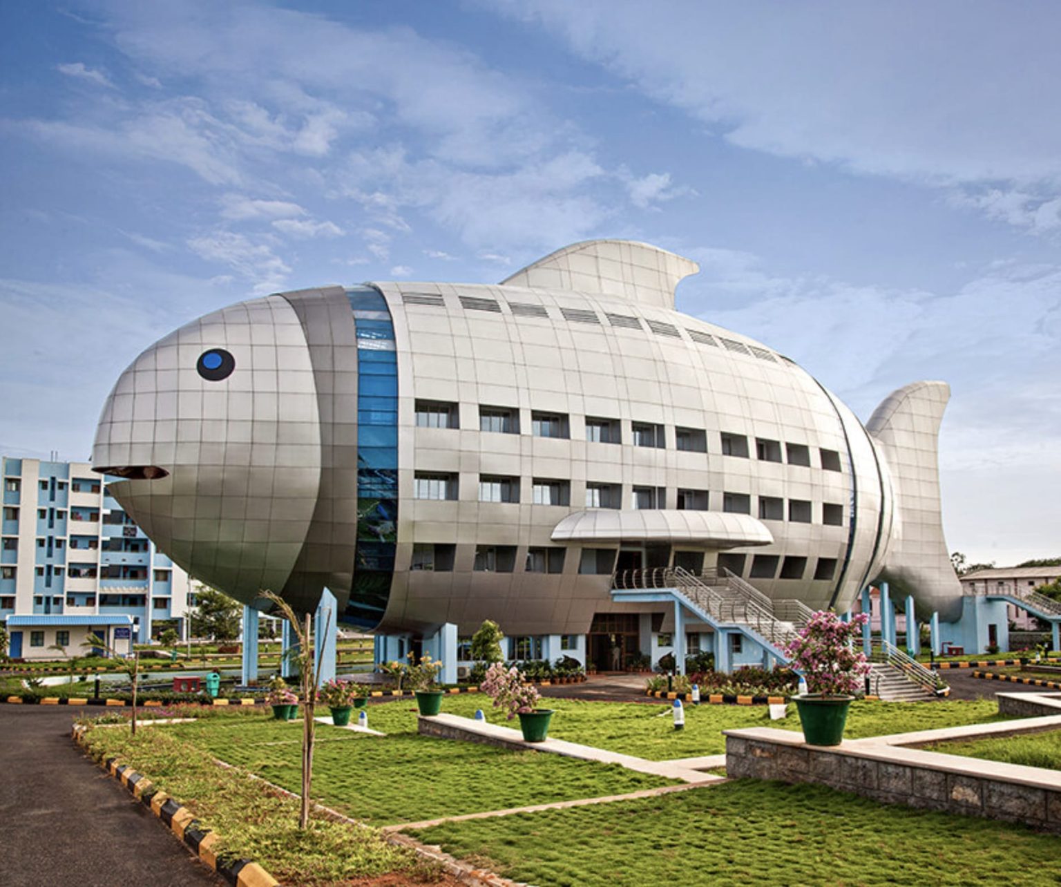 Weird Buildings : les architectures les plus folles du monde réunies ...