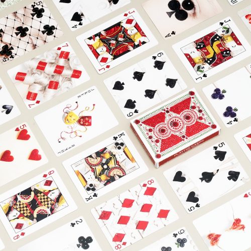 L'artiste Yuni Yoshida transforme un jeu de 54 cartes en illusions ...