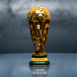 LEGO recrée le trophée de la Coupe du monde 2026 en taille réelle de 2 ...