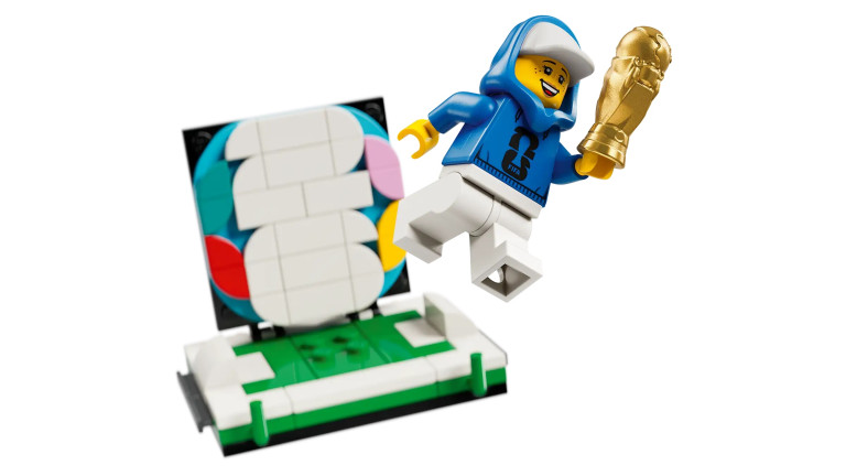 LEGO recrée le trophée de la Coupe du monde 2026 en taille réelle de 2 ...