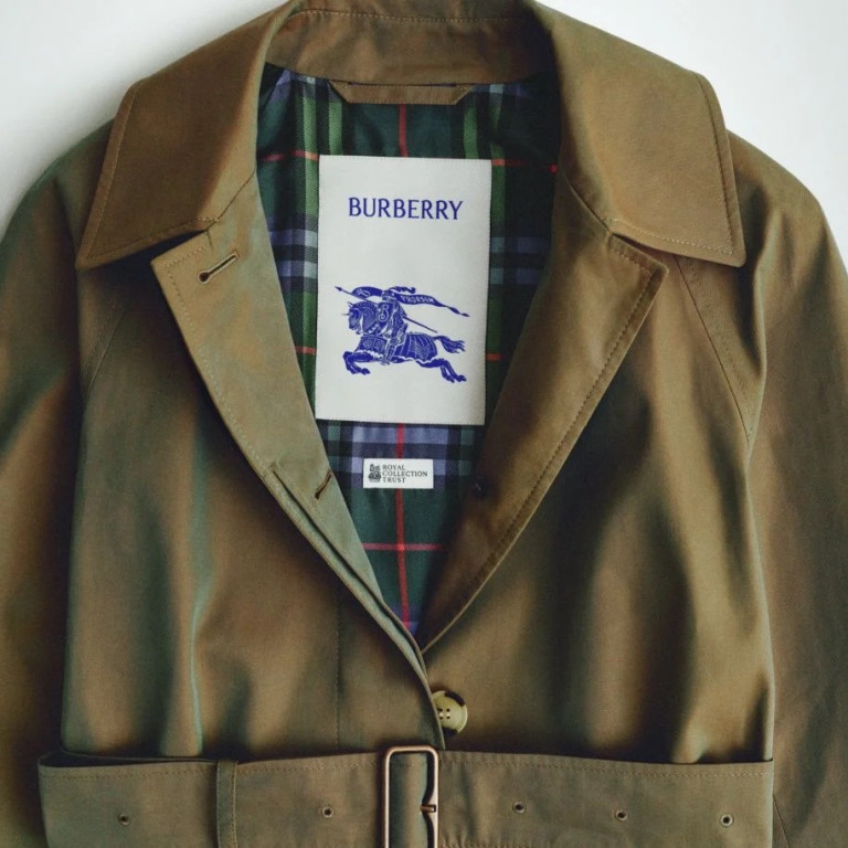 Burberry lance une collection hommage à la reine Elizabeth II pour les ...