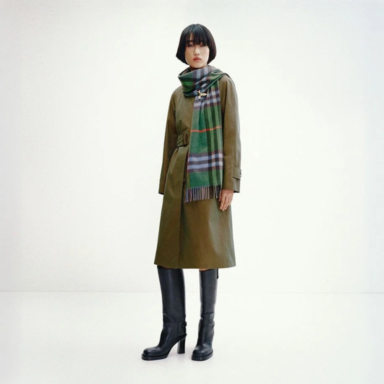 Burberry lance une collection hommage à la reine Elizabeth II pour les ...